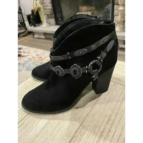 Very Volatile | Shoes | Very Volatile Los Angeles Womens Black Suede ...